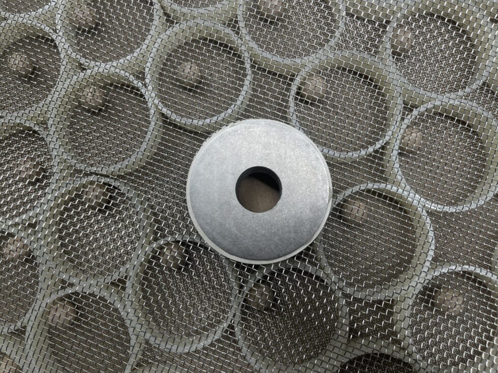 Self Cleaning Round and Pre-tensioned Sandwich Screens